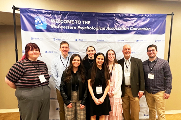 Psychology students and faculty present research in Chicago | Marietta ...